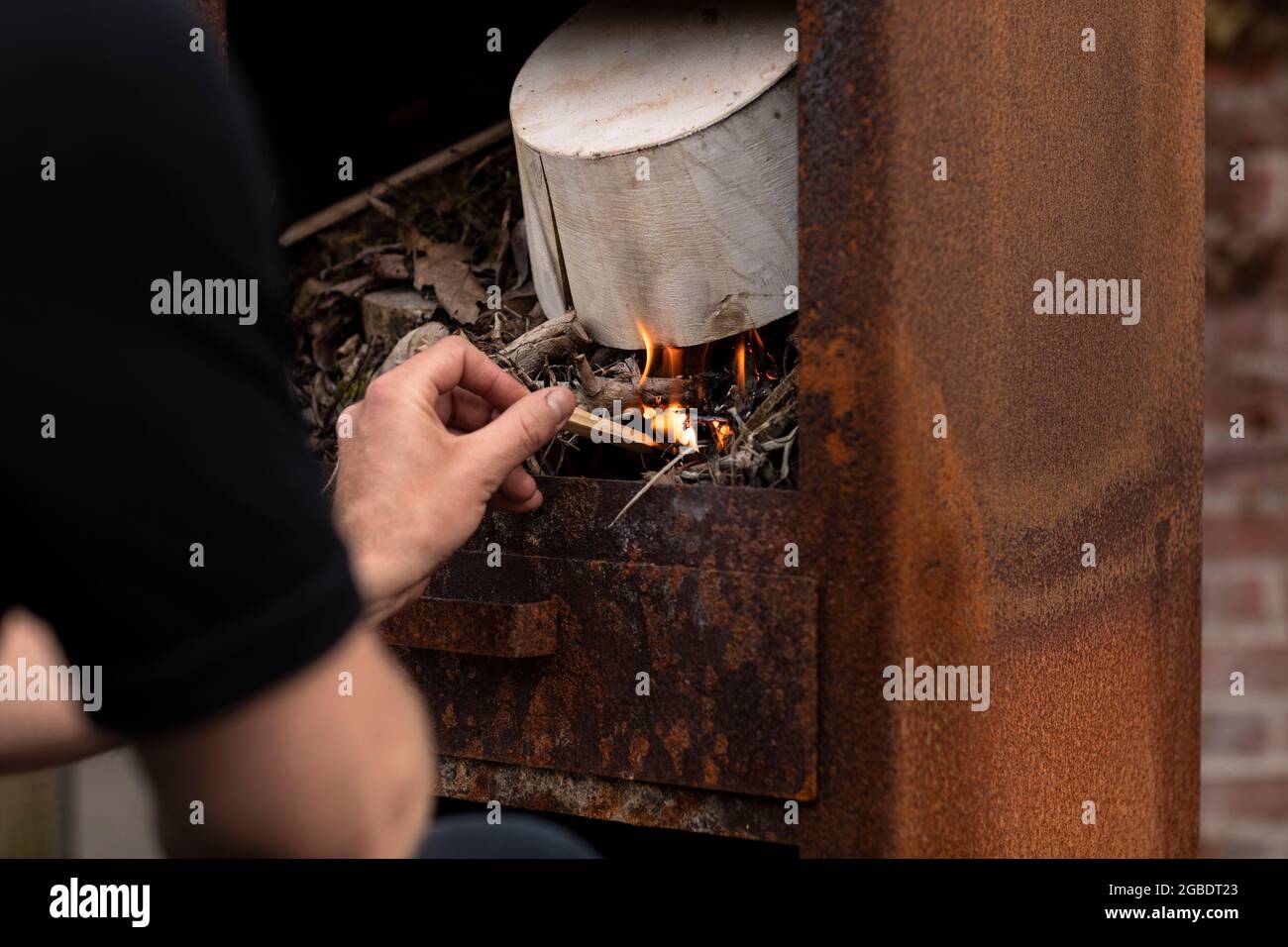 Burn hand stove hi-res stock photography and images - Alamy