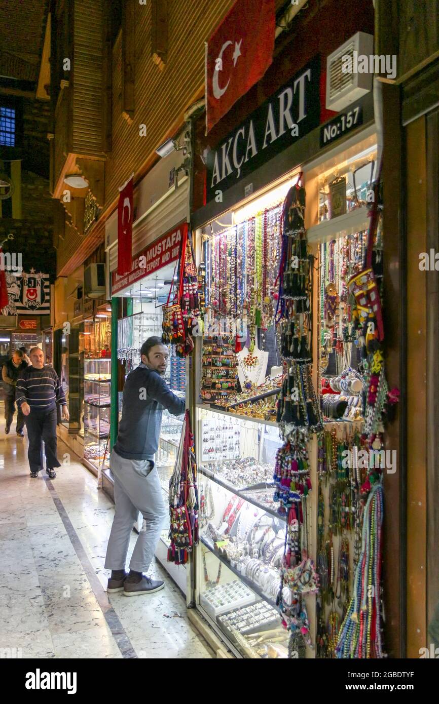 Antique shop in istanbul turkey hi-res stock photography and images - Alamy