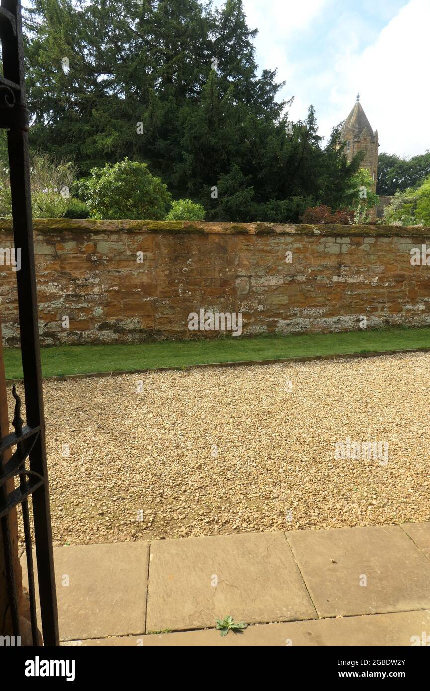 doorway to church Diana Spencer princess of Wales Church buried in ...
