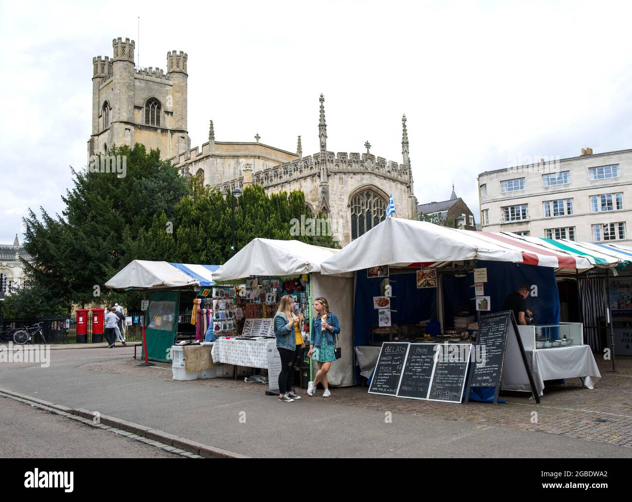 Cambridge Market and St Mary's Church Stock Photo - Alamy