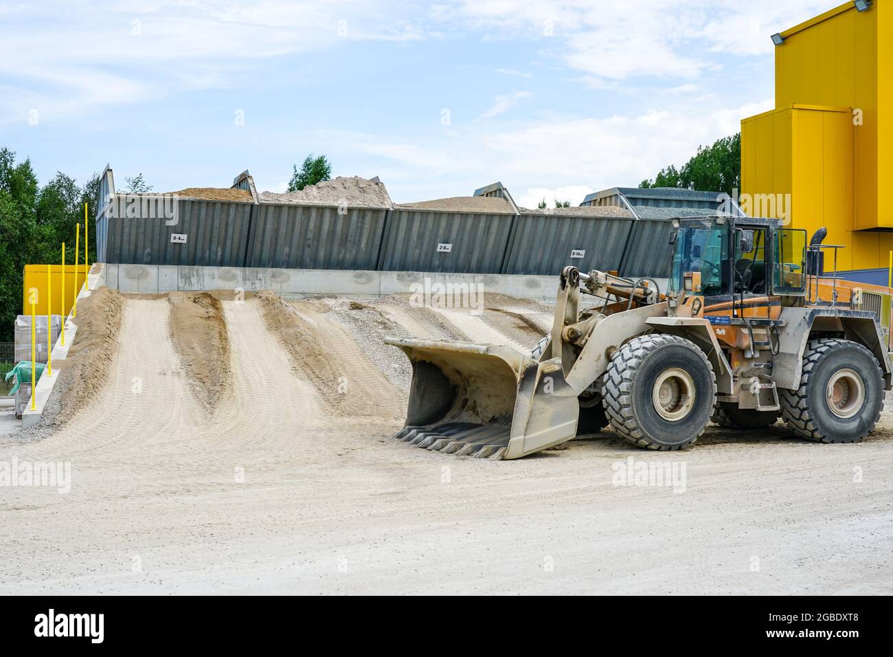 fractions of materials of different sizes in tanks at a concrete ...