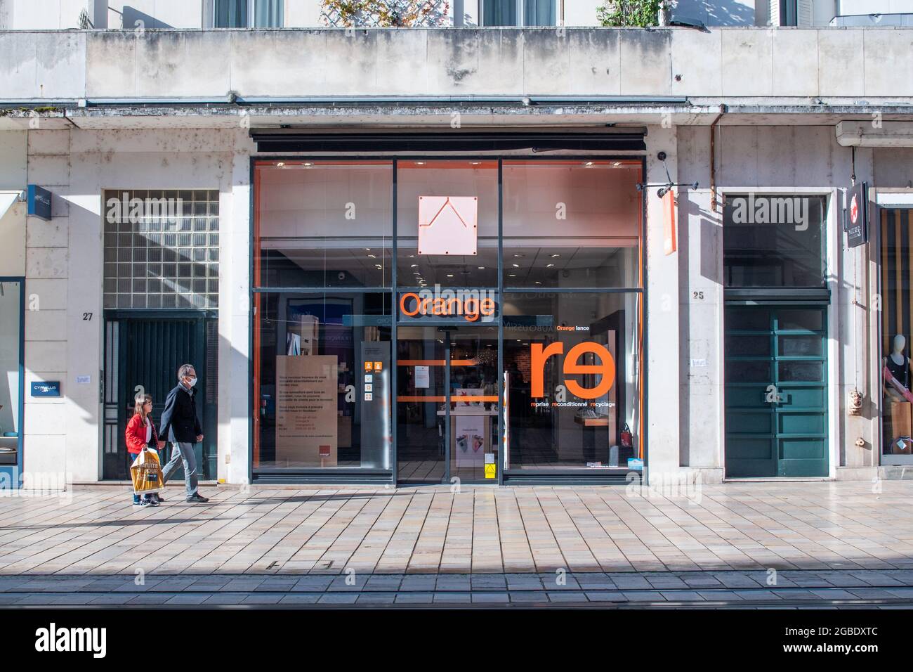 Building france telecom orange hi-res stock photography and images - Alamy
