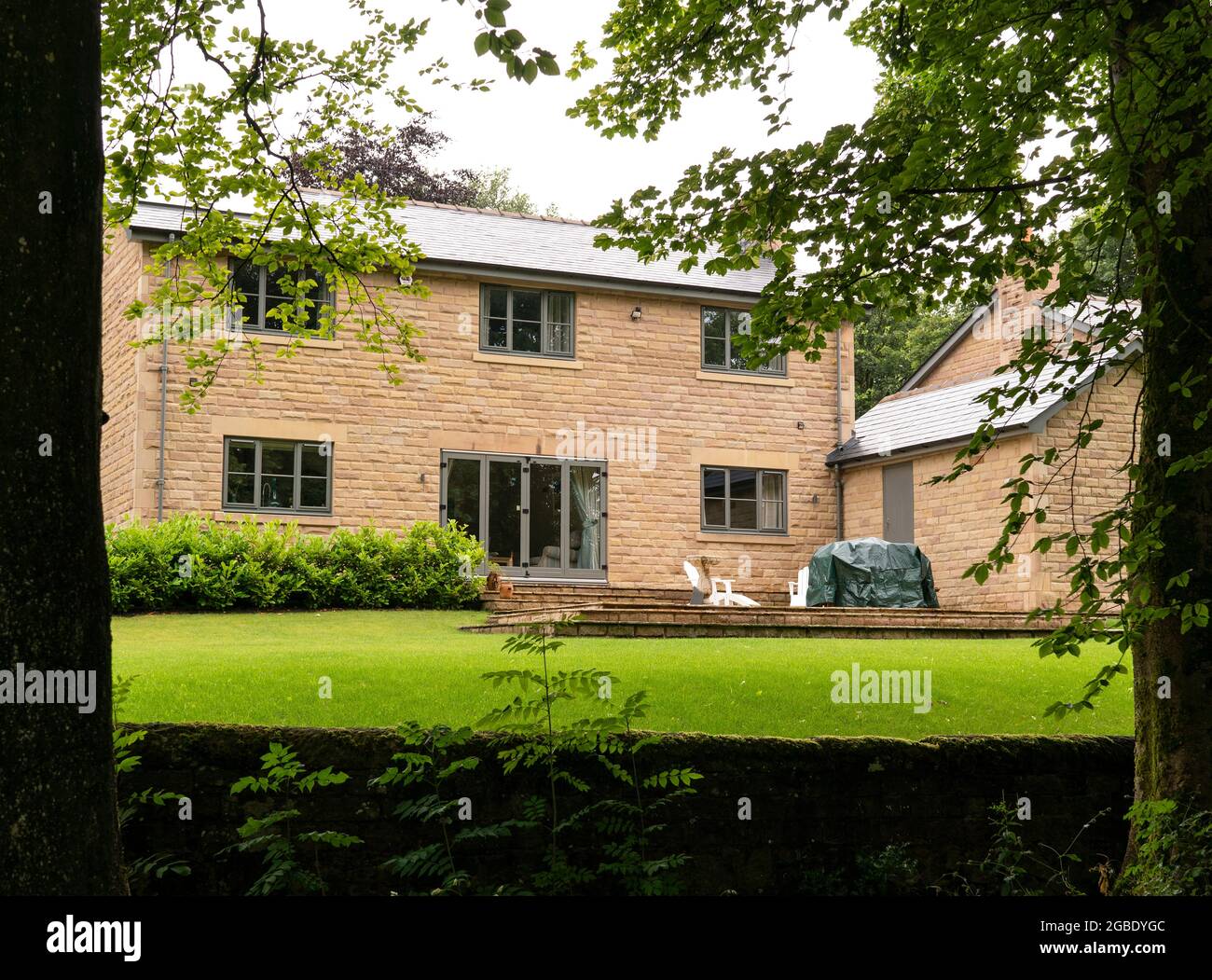 Brand new build detached house hi-res stock photography and images - Alamy