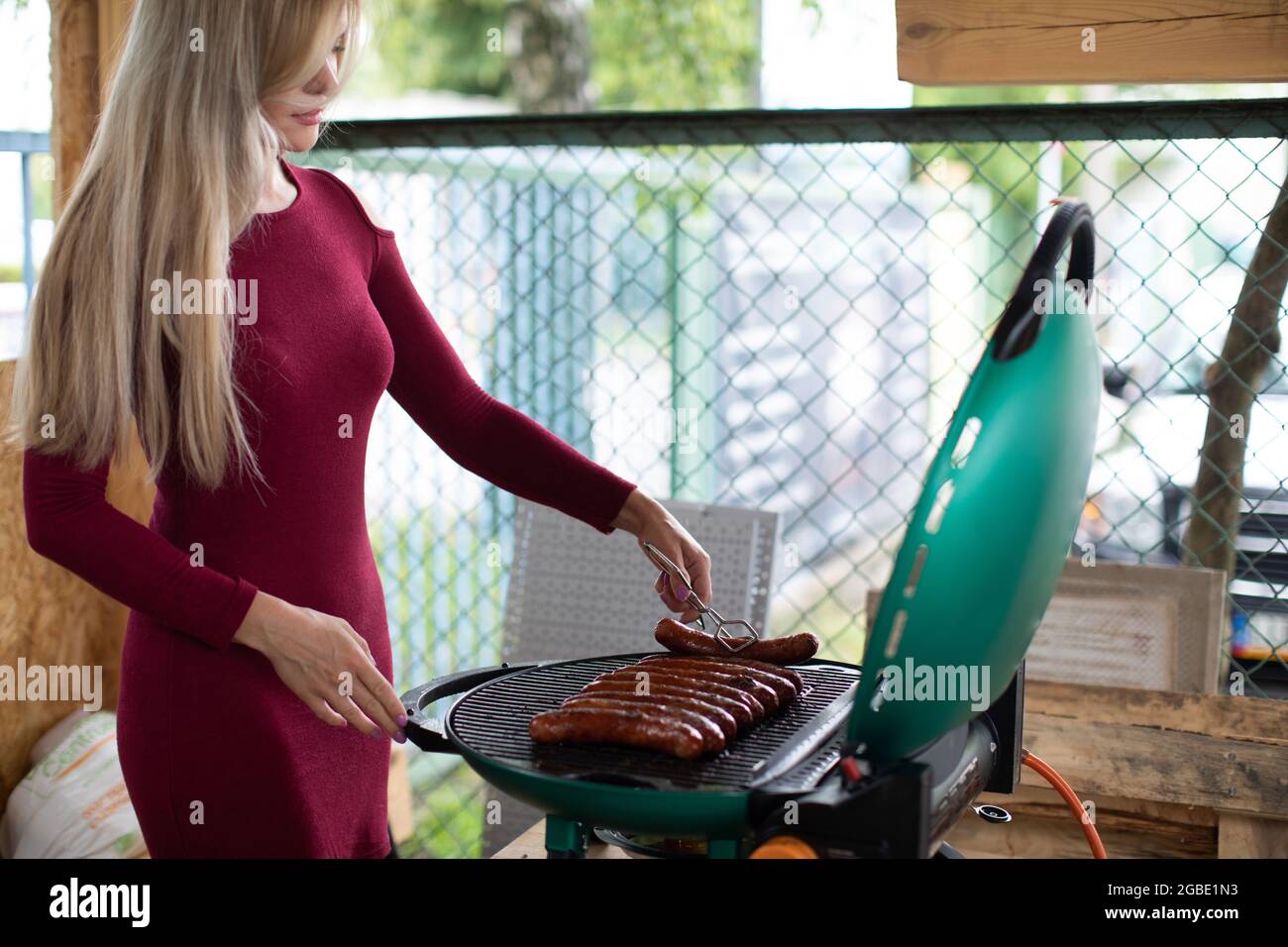 Shapely food girl hi-res stock photography and images - Alamy