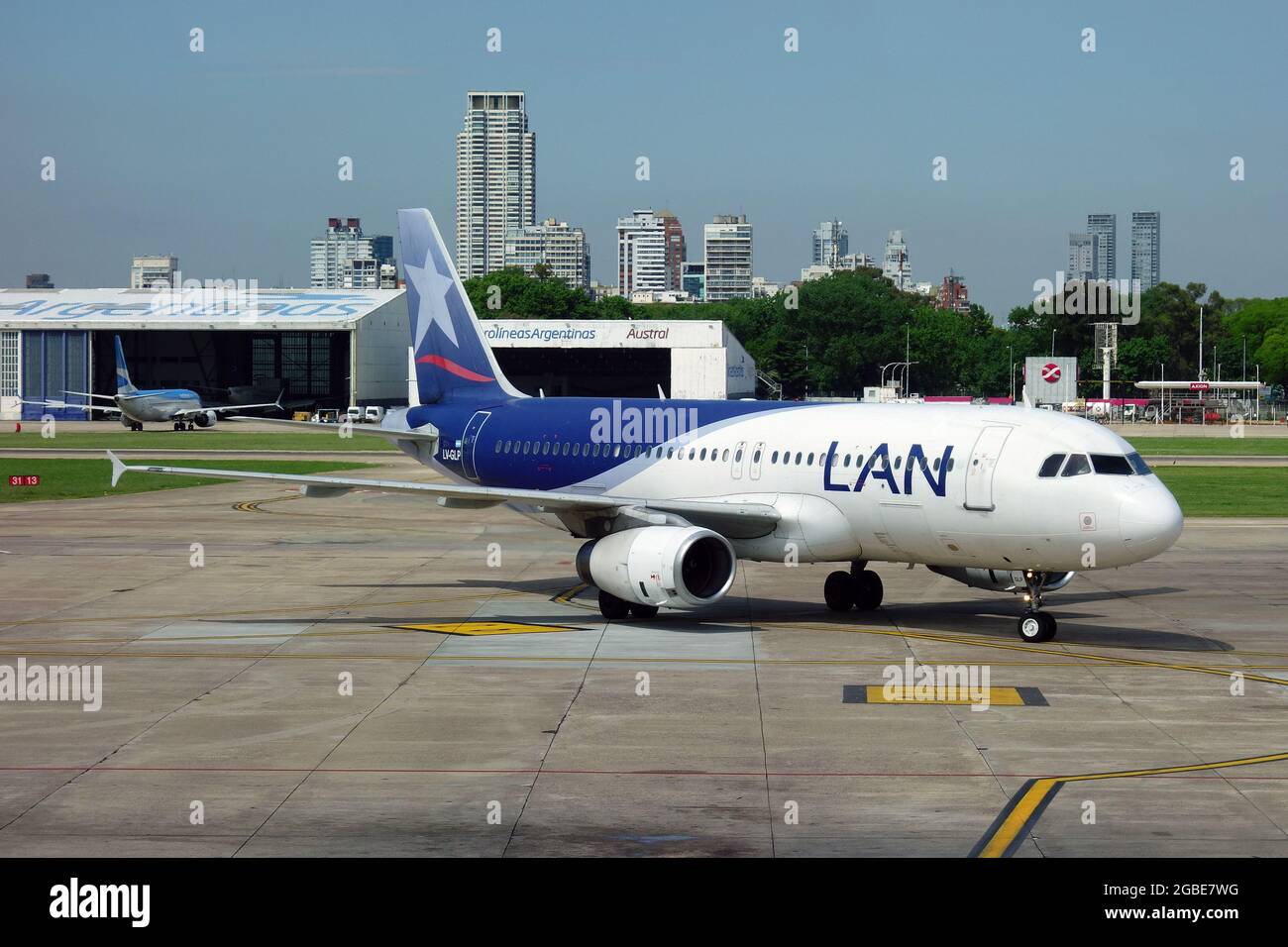 LAN Airlines, Airbus A320 airplane Stock Photo - Alamy