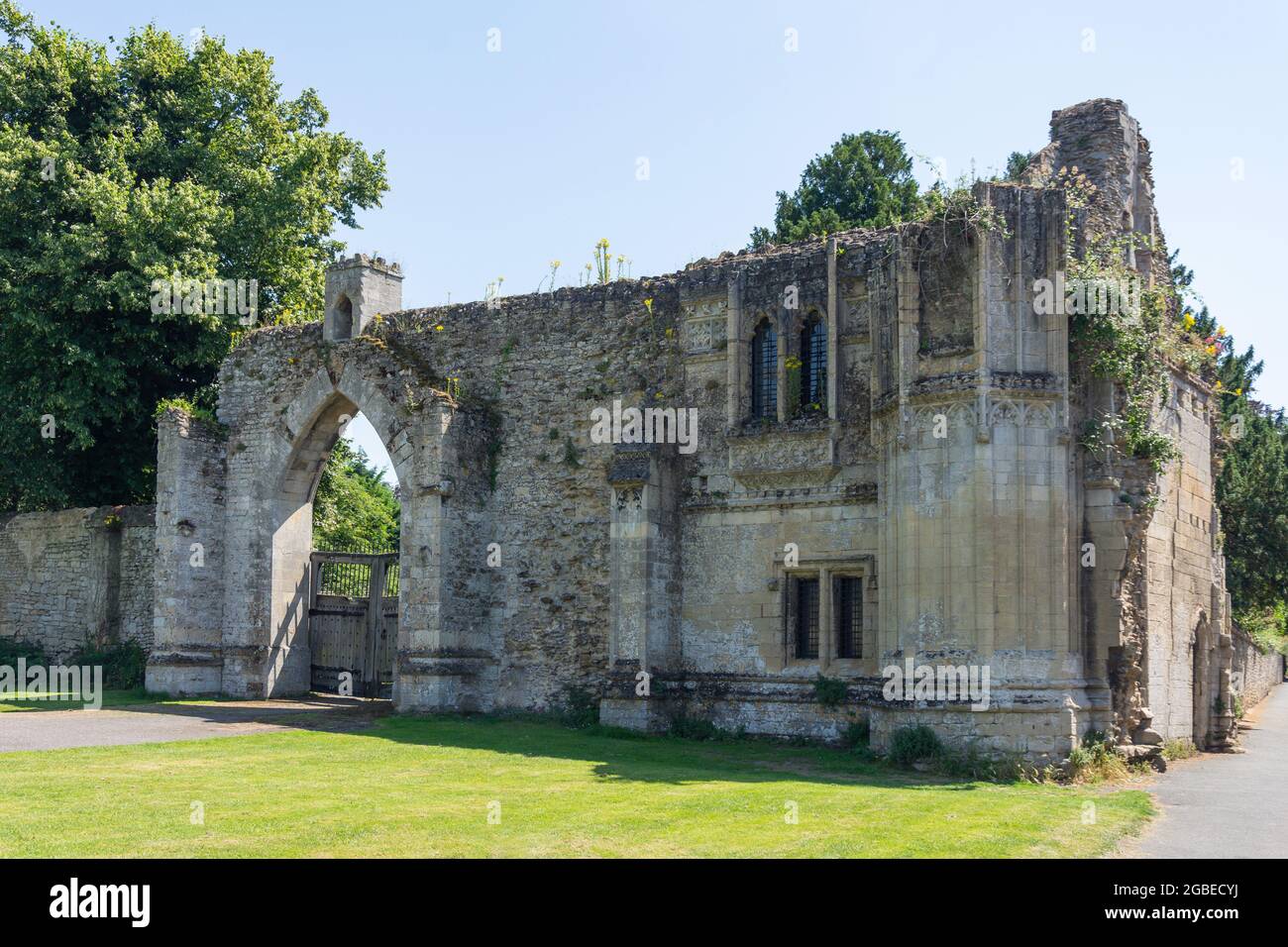 15th century ramsey abbey gatehouse church green town cambridges hi-res ...