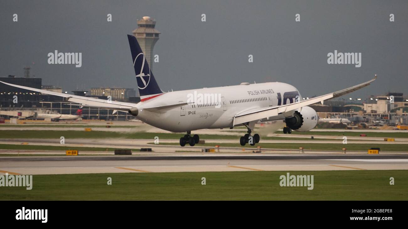 CHICAGO, UNITED STATES - Jul 18, 2021: A LOT Polish Airlines Boeing 787 ...
