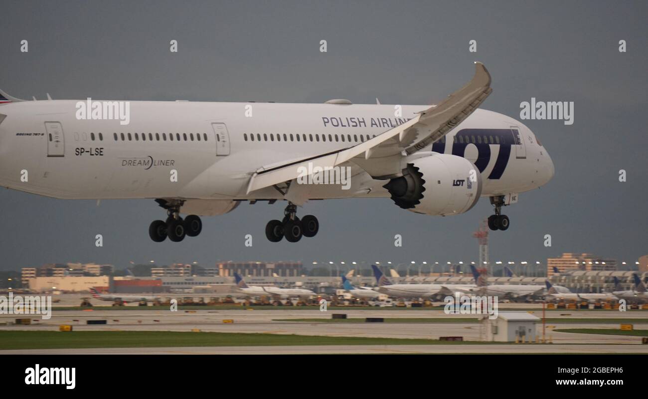 CHICAGO, UNITED STATES - Jul 18, 2021: A LOT Polish Airlines Boeing 787 ...