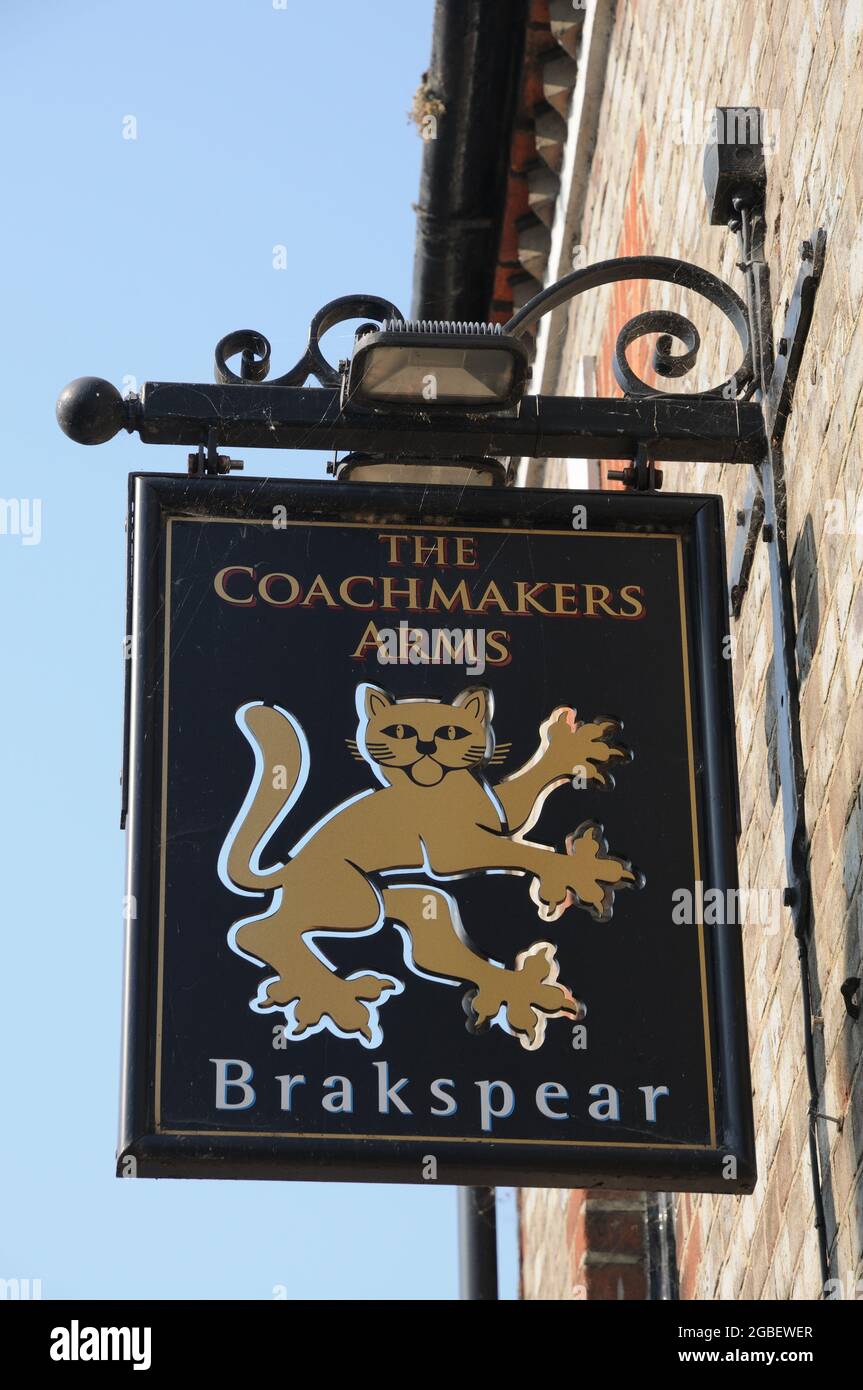 The Coachmakers Arms inn sign, Wallingford, Oxfordshire Stock Photo - Alamy