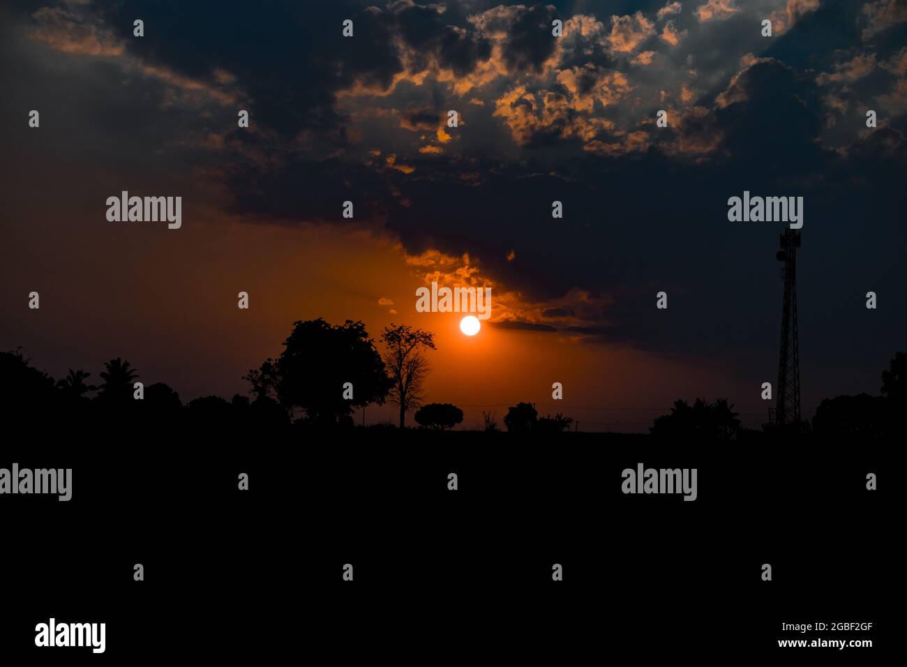 Mesmerizing sunset in a cloudy sky - perfect for backgrounds Stock ...