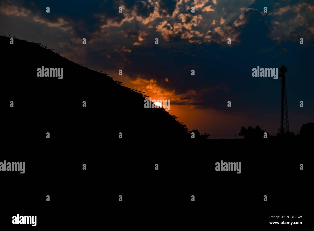 Mesmerizing sunset in a cloudy sky - perfect for backgrounds Stock ...