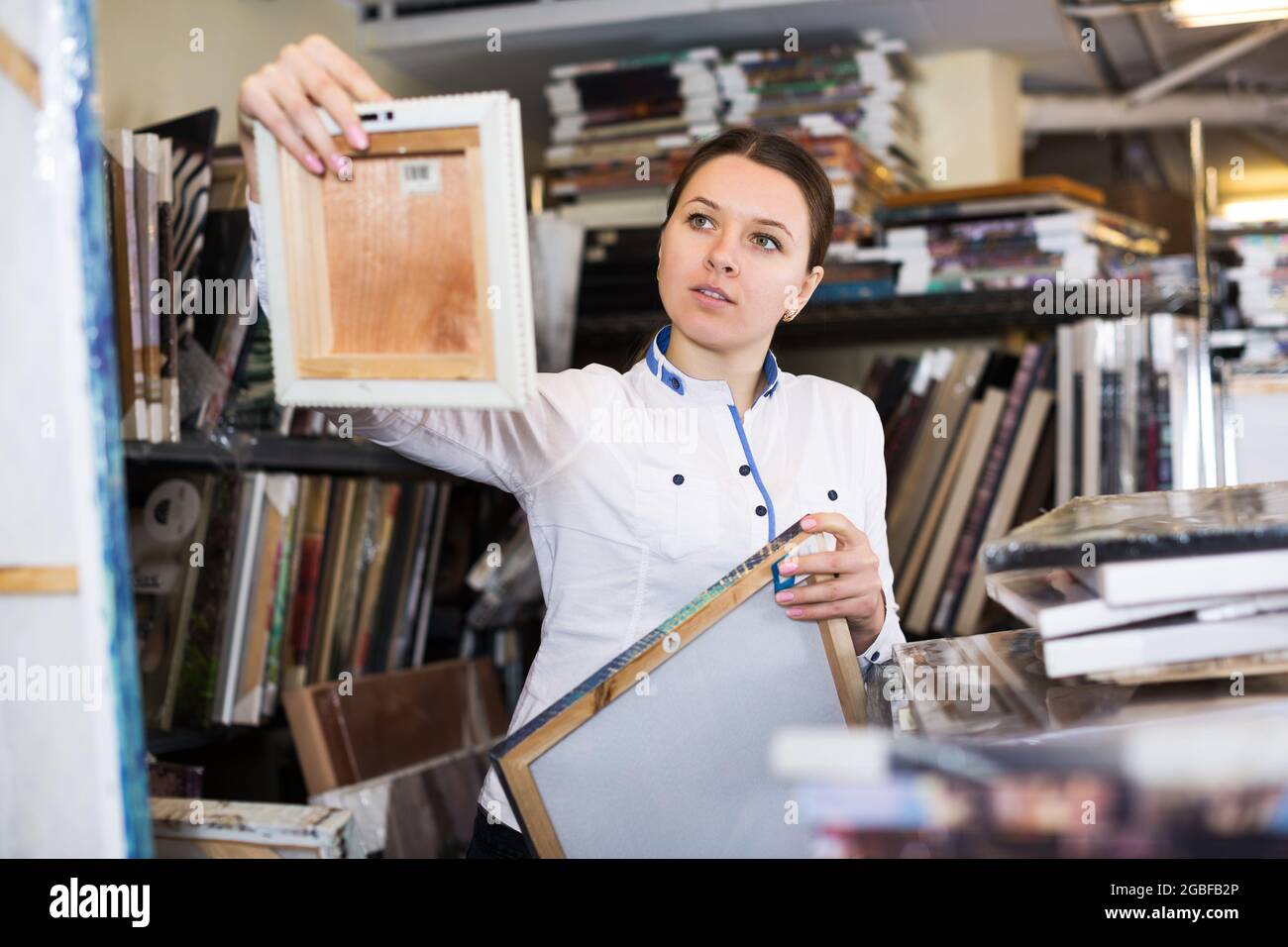 woman is buying pictures Stock Photo - Alamy