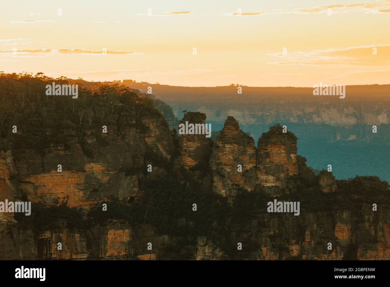 Three sisters, Blue Mountains at sunrise Stock Photo - Alamy