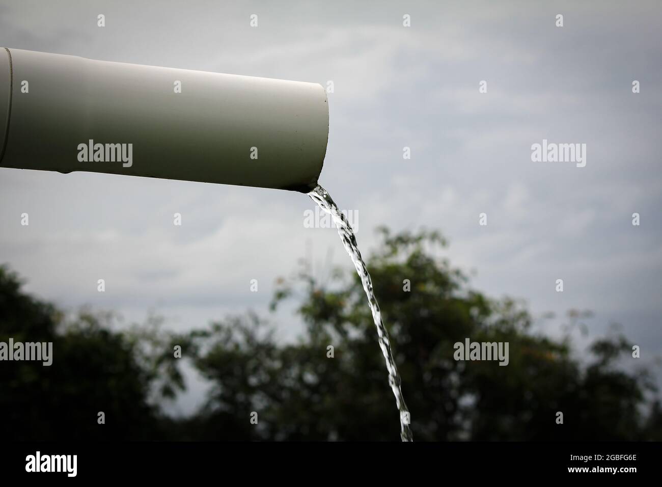 Flowing from pipe hi-res stock photography and images - Alamy