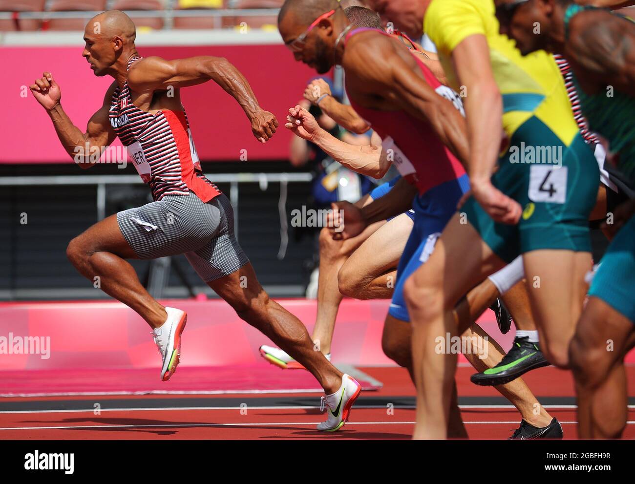 Tokyo, Japan. 4th Aug, 2021. Damian Warner (L) of Canada competes ...