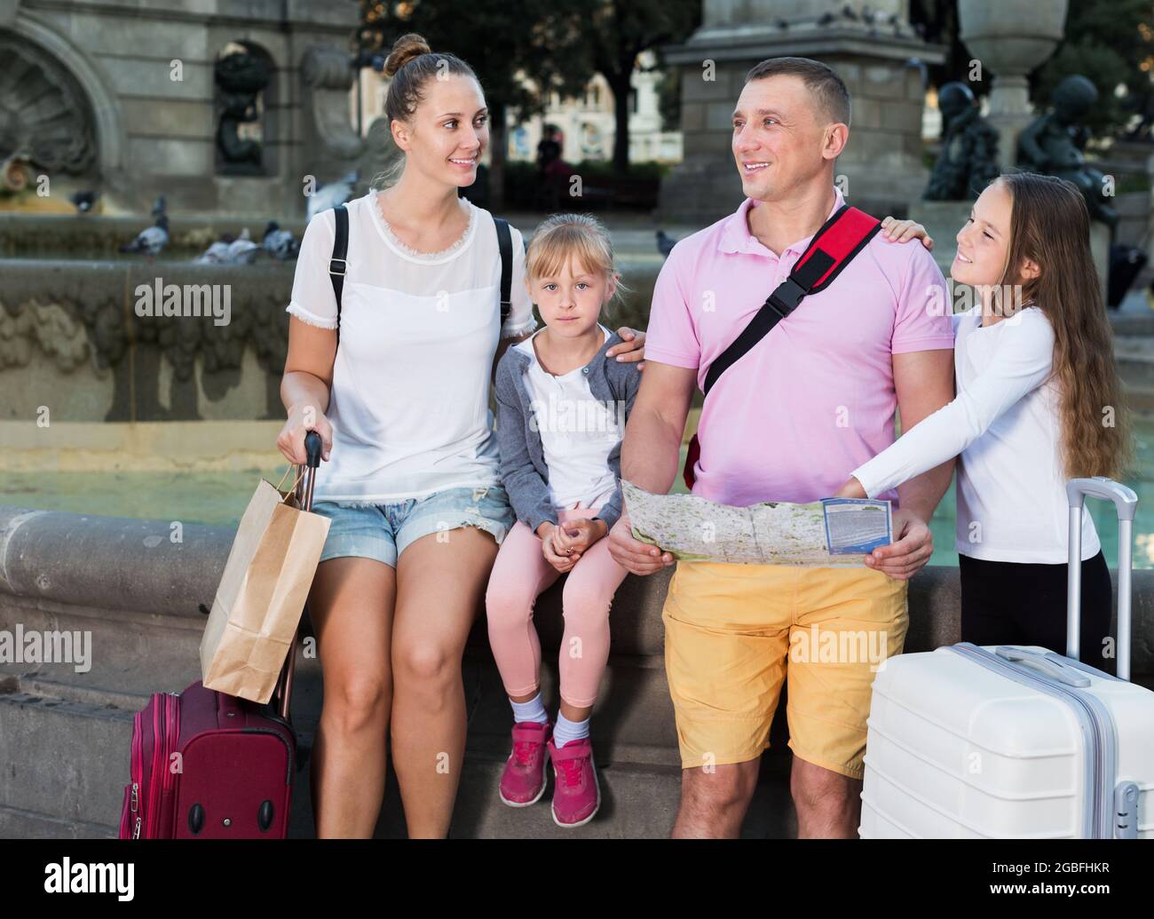 Family of tourists with map Stock Photo - Alamy