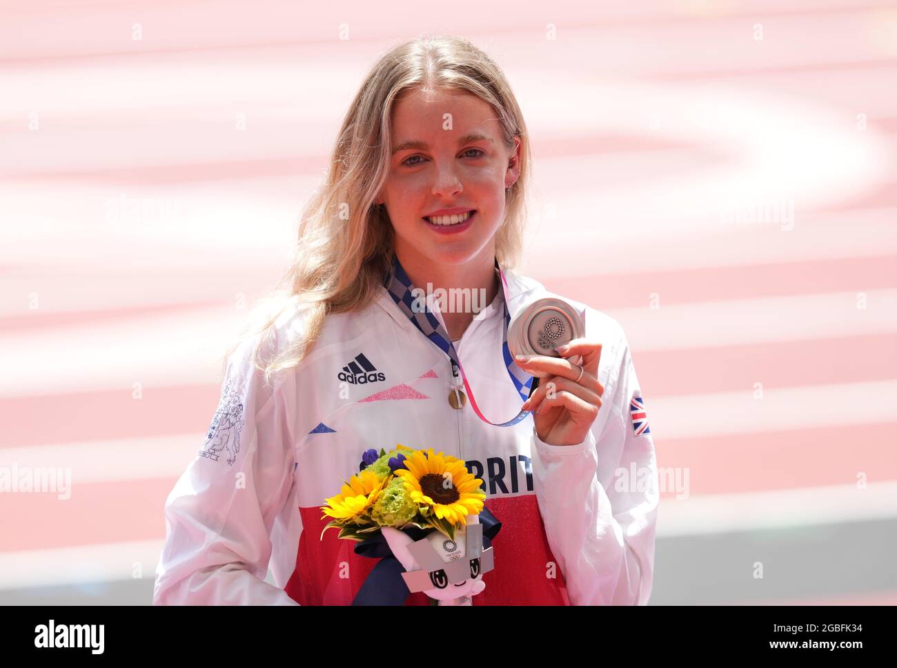 Great Britain's Keely Hodgkinson with the silver medal after finishing ...
