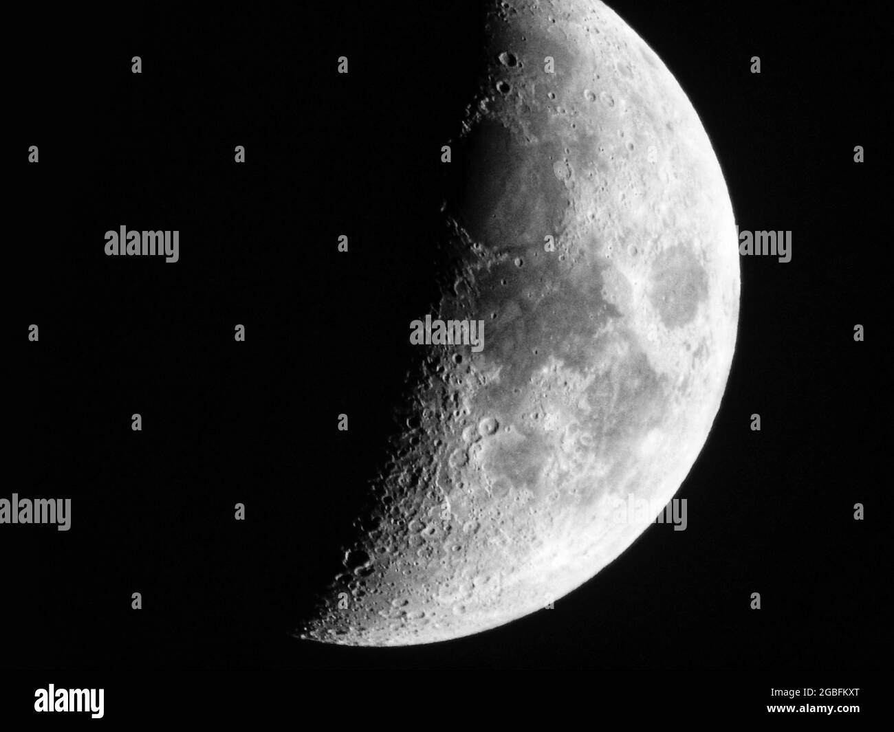 Bodies visible hi-res stock photography and images - Alamy