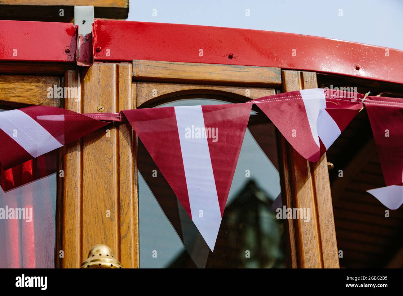 Triangle country flags hi-res stock photography and images - Alamy