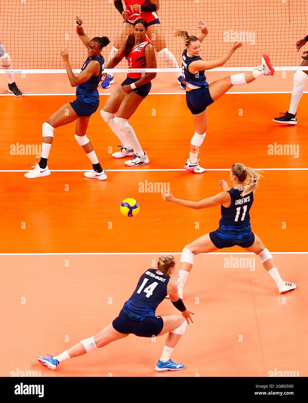 Members dominican republic volleyball team hi-res stock photography and ...