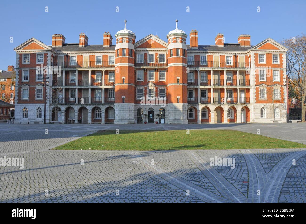 Building of the Chelsea College of Arts in London, UK Stock Photo - Alamy