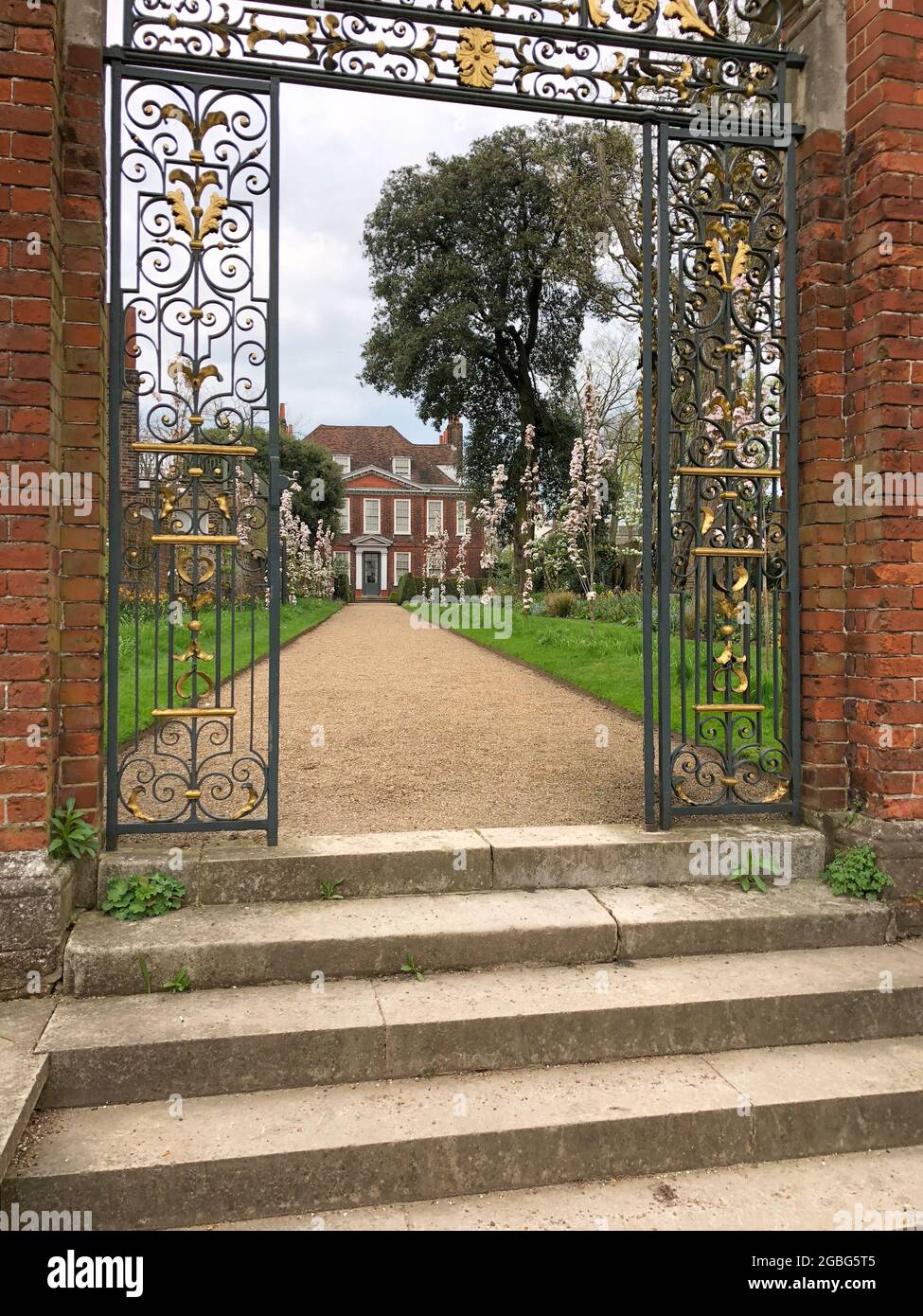 English manor stairs hi-res stock photography and images - Alamy