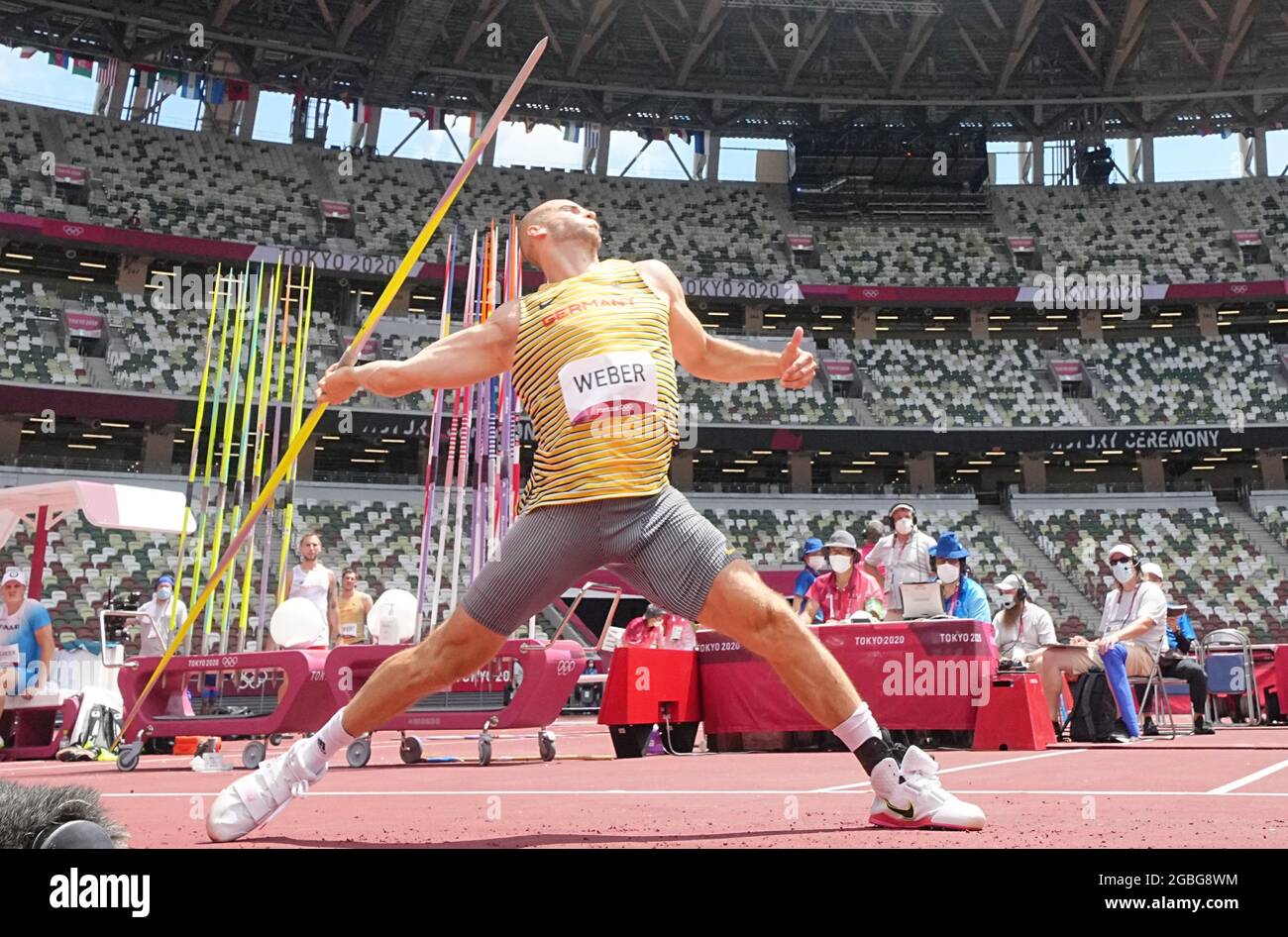 Javelin throw men qualification hi-res stock photography and images - Alamy