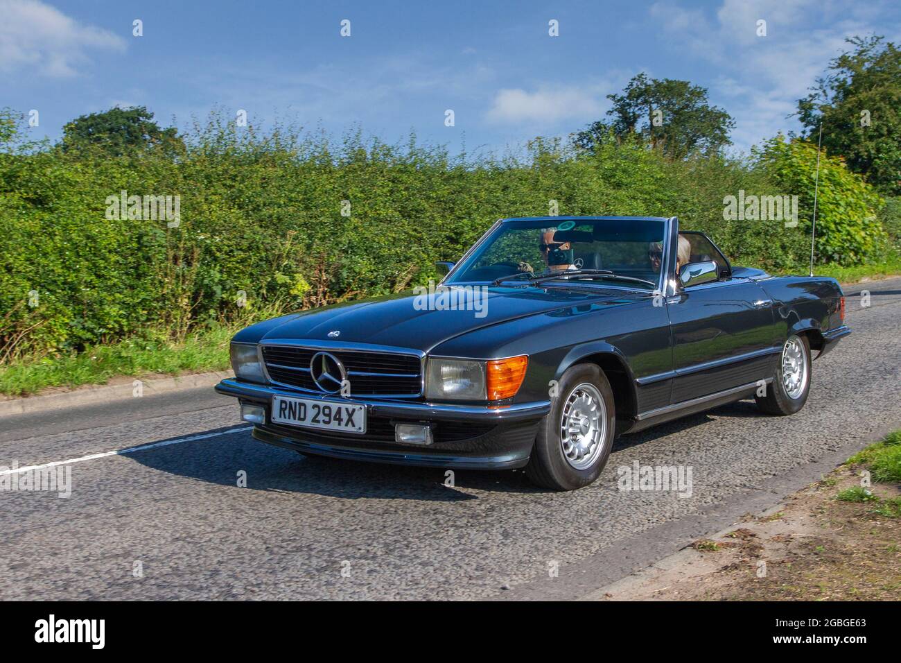 1982 80s black Mercedes Benz 2800cc 2dr cabrio en-route to Capesthorne ...