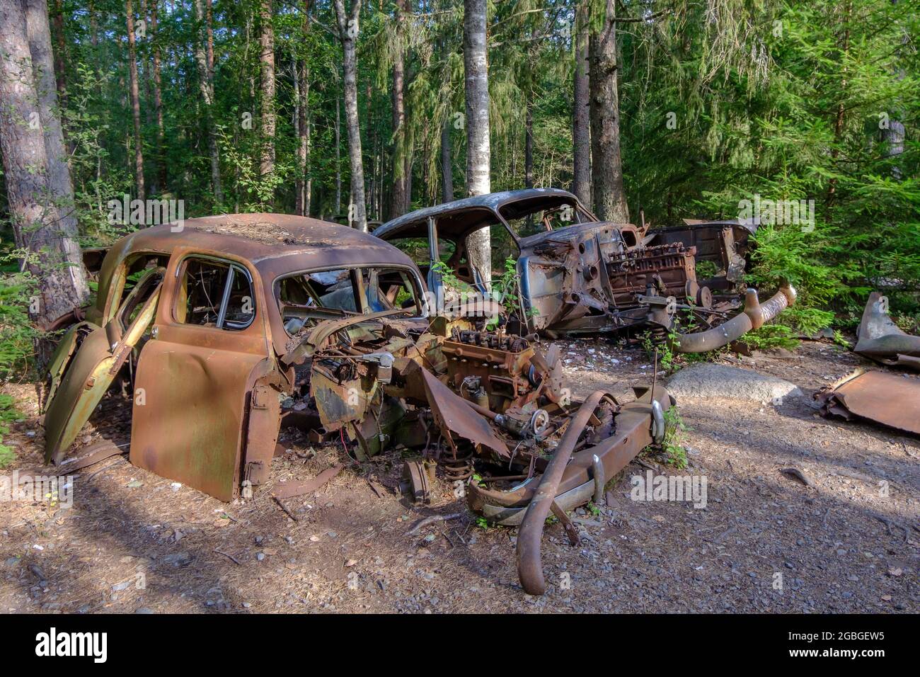 Junk car in field near hi-res stock photography and images - Alamy