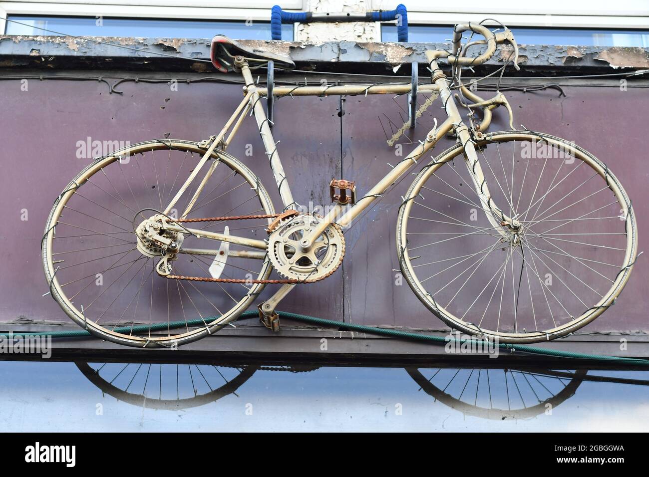 Old shop frontage hi-res stock photography and images - Alamy
