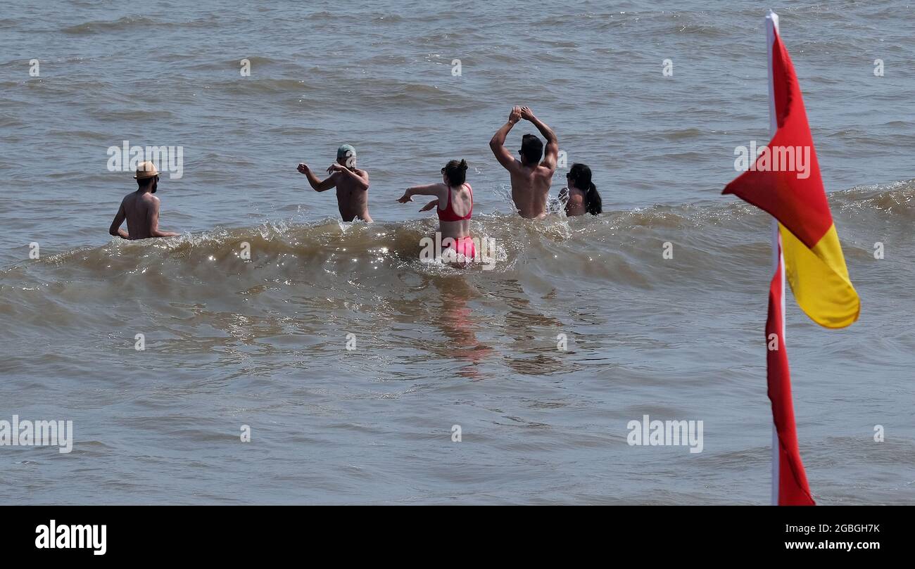 Bathing flags hi-res stock photography and images - Alamy