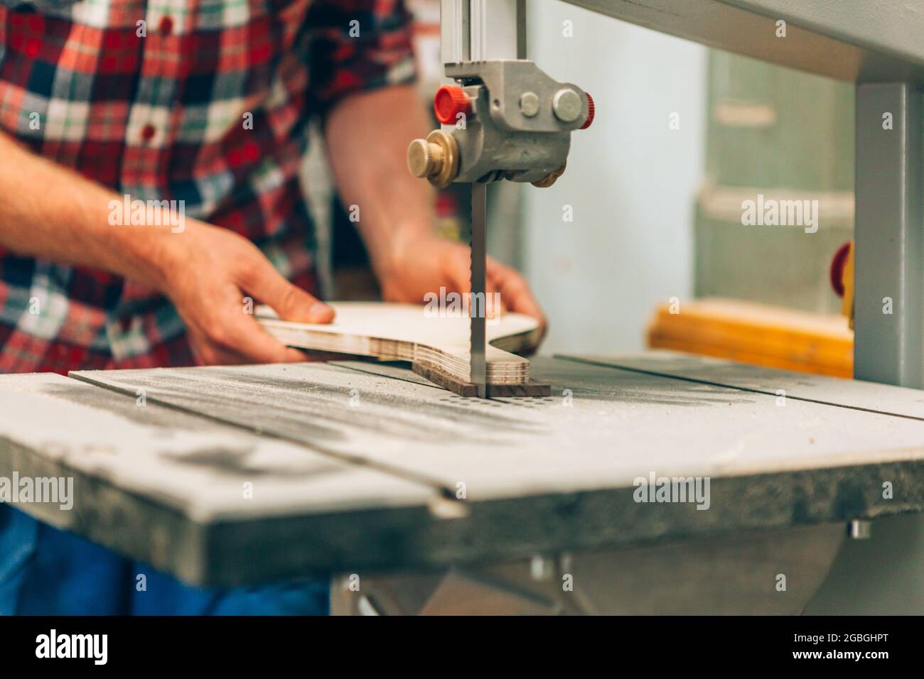 Carpenter man sawing wood Stock Photo - Alamy