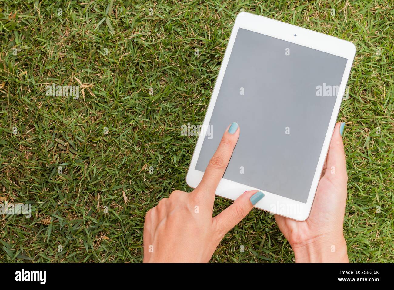 white tablets on woman hand checking the information Stock Photo - Alamy