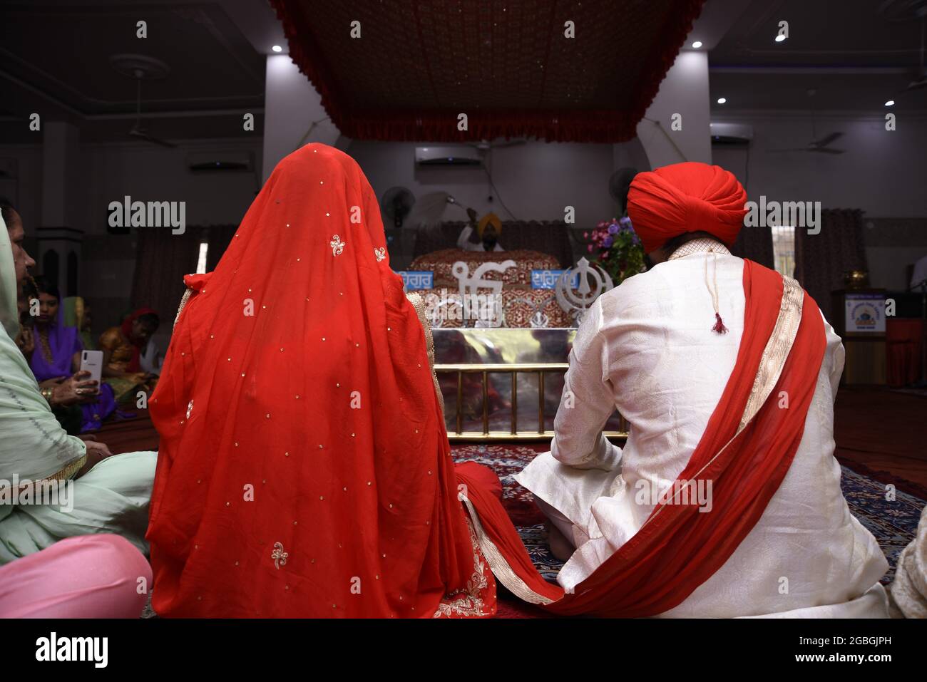 Indian Punjabi Sikh wedding ceremony bride and groom Stock Photo - Alamy Indian Punjabi Sikh wedding ceremony bride and groom Stock Photo - Alamy
