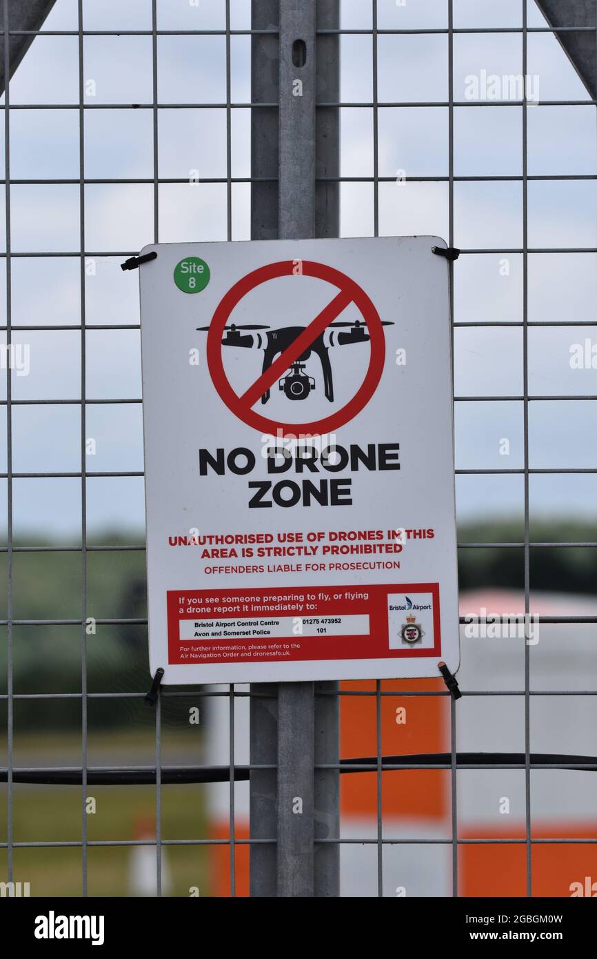 No drones signs hi-res stock photography and images - Alamy
