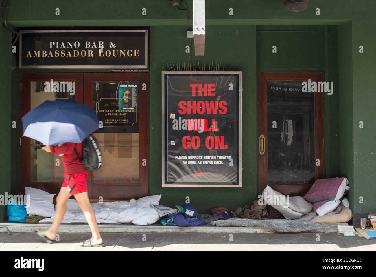 Homeless woman uk hi-res stock photography and images - Alamy