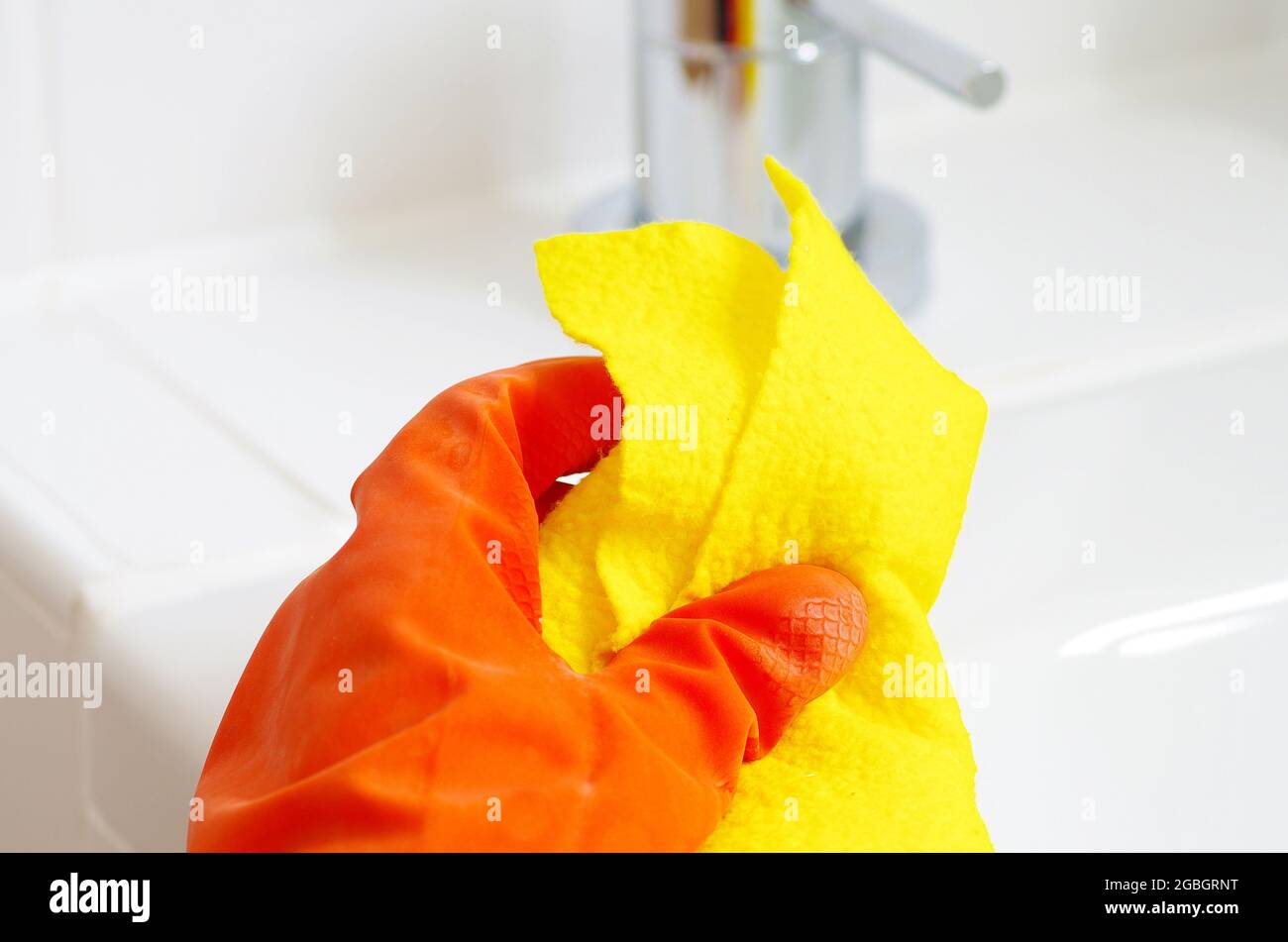Woman cleaning the bath tub hi-res stock photography and images - Alamy