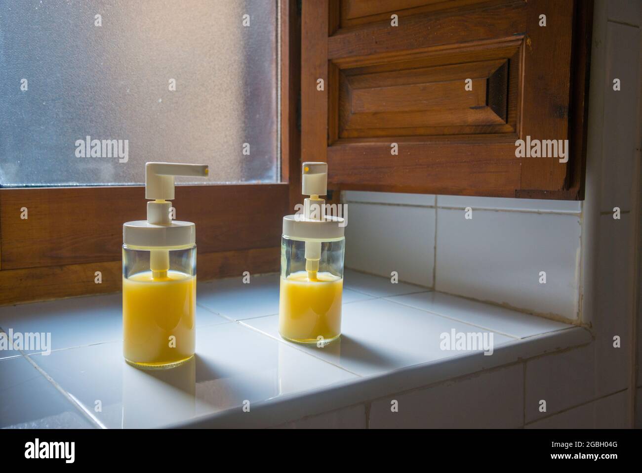 Ventana de limpieza hi-res stock photography and images - Alamy