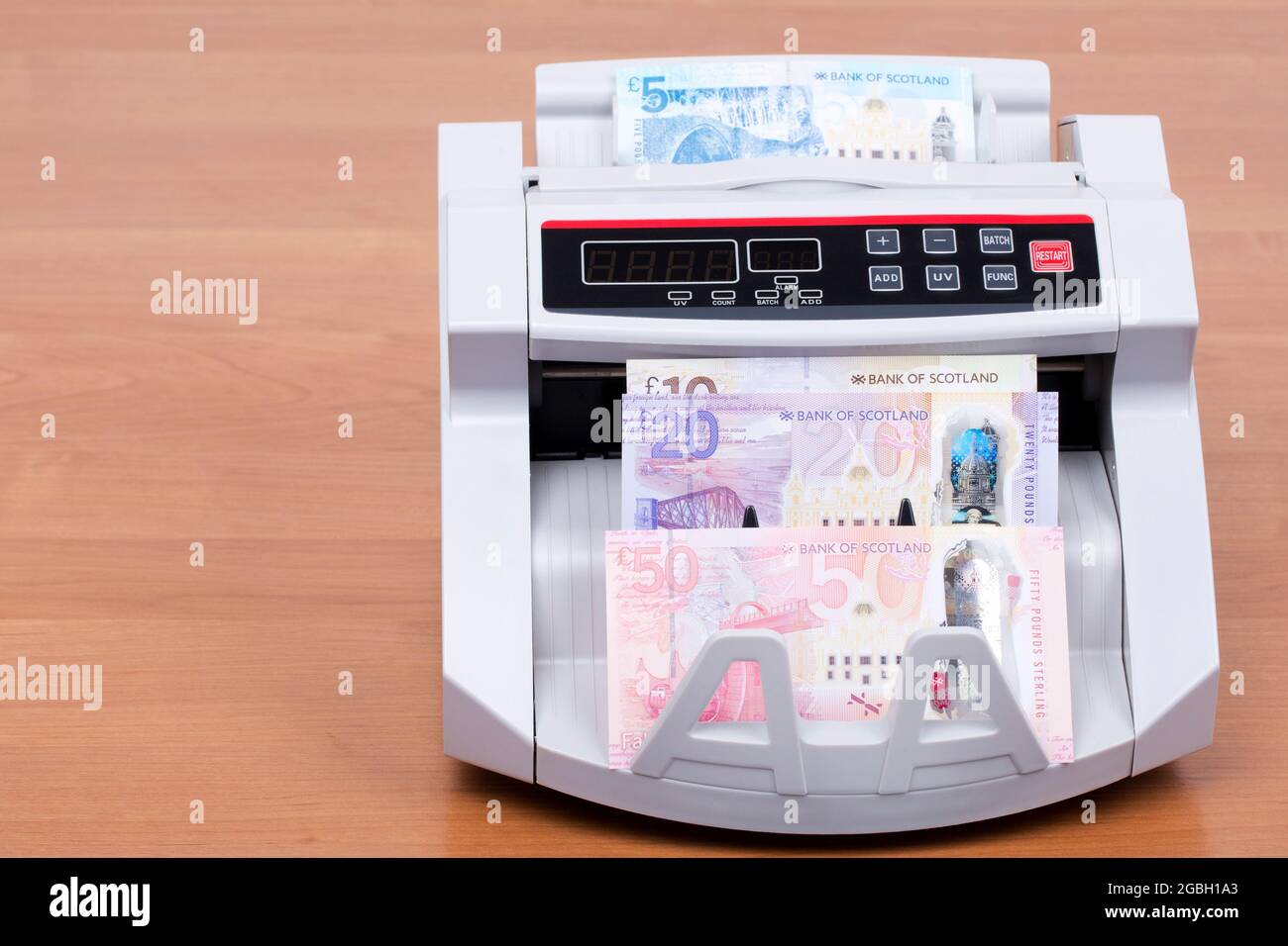 Scottish Pounds in a counting machine Stock Photo - Alamy