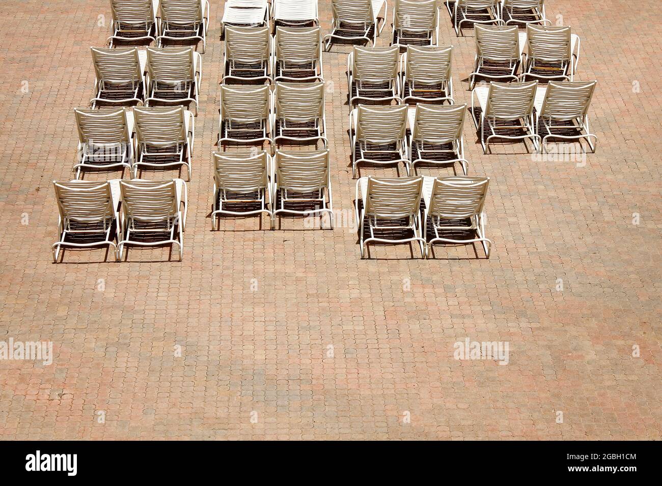 Chairs for sunbathing hi-res stock photography and images - Alamy