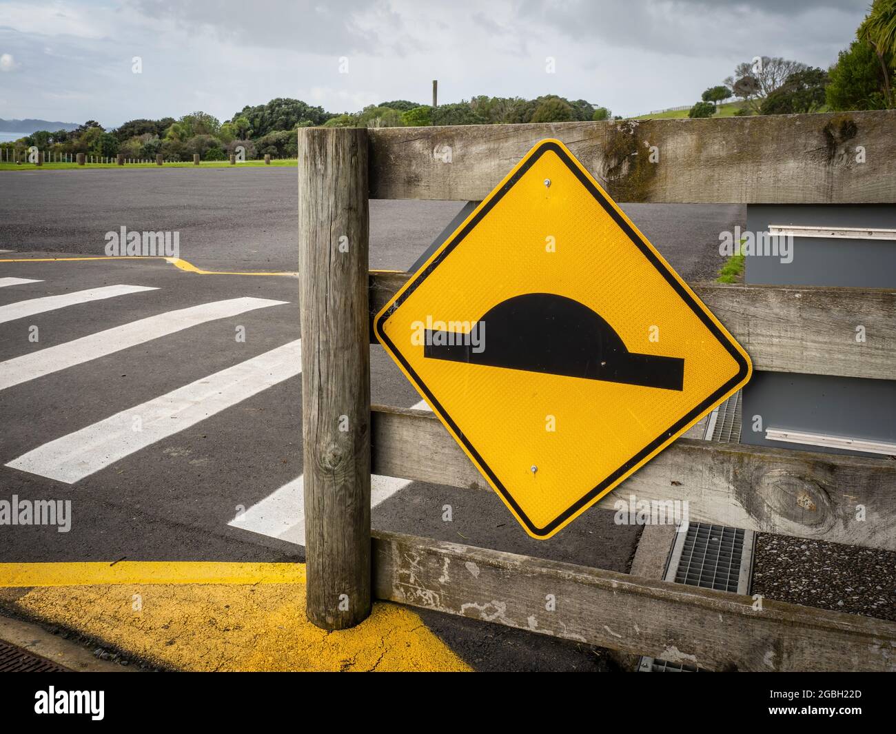 Road bump sign (W14-4). New Zealand road signs Stock Photo - Alamy