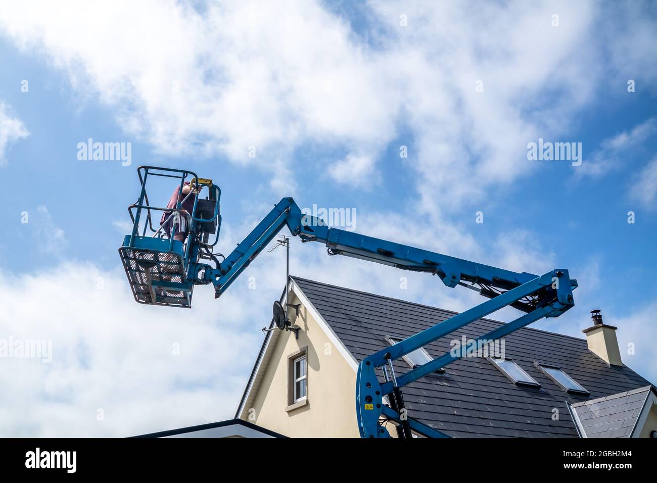 Cleaning windows cherry picker hi-res stock photography and images - Alamy