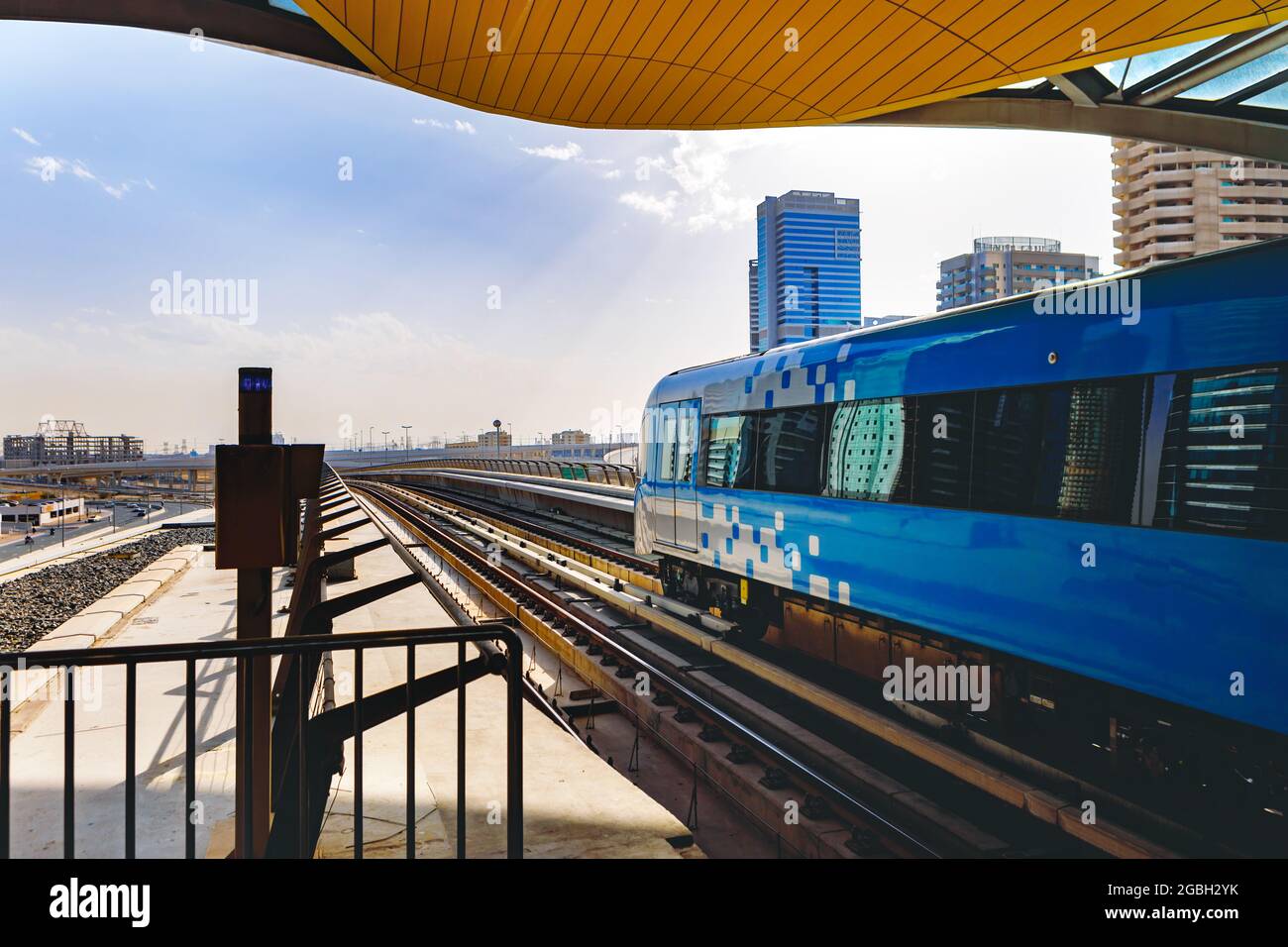Metro railway train in Dubai city in UAE Stock Photo - Alamy