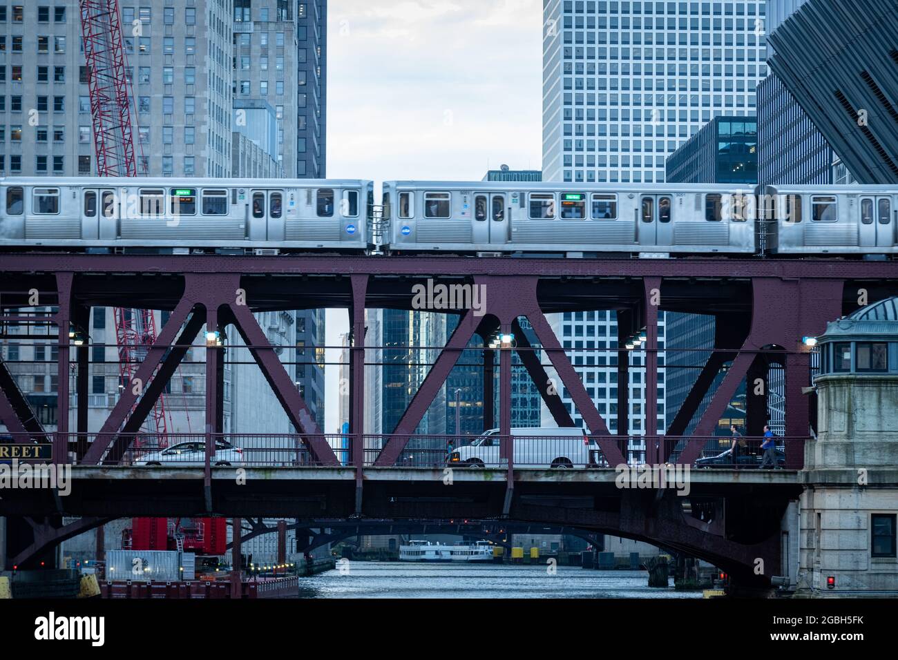 Chicago : October 10, 2018, Train on elevated tracks within buildings ...