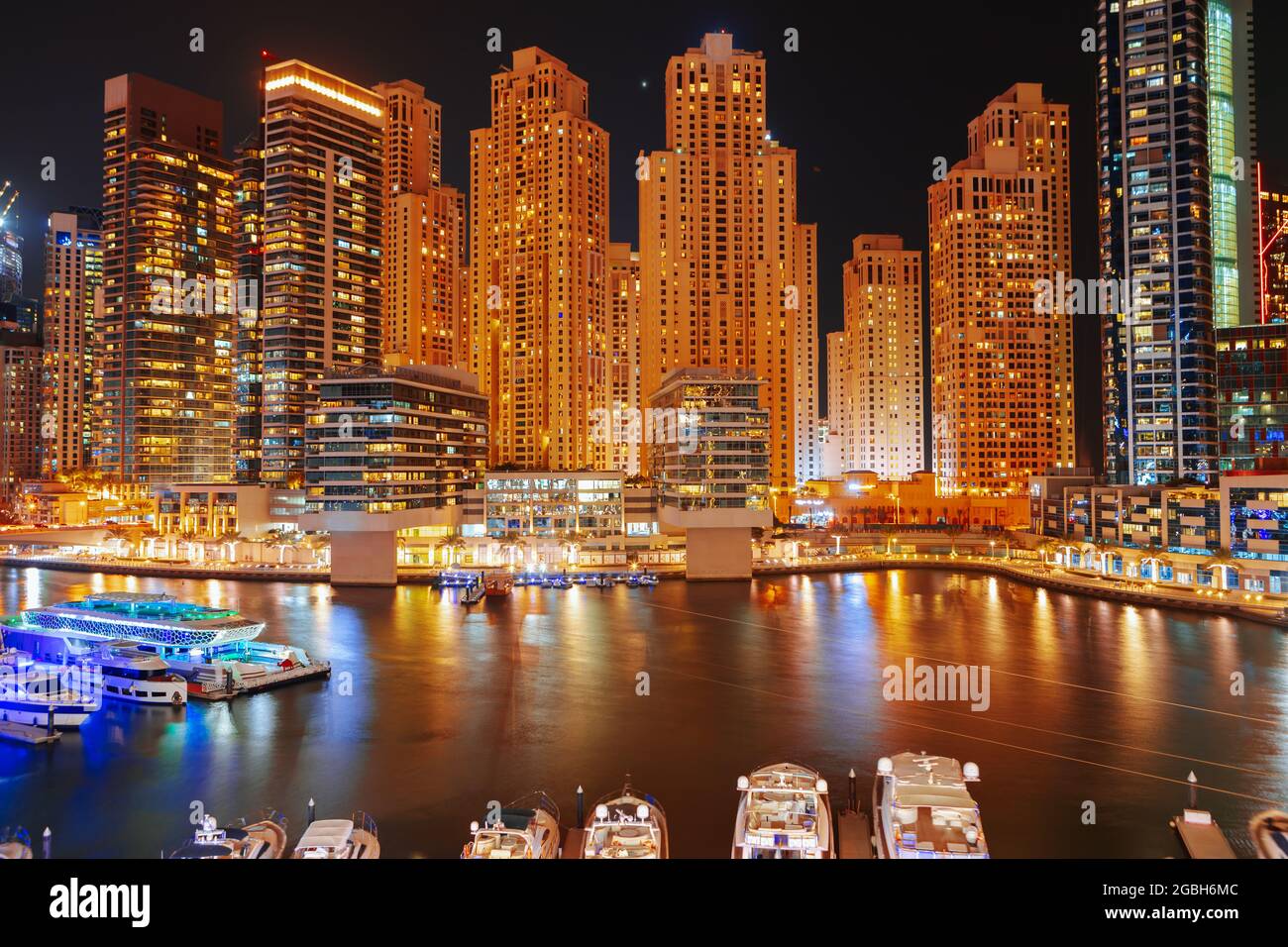 Dubai harbor lights hi-res stock photography and images - Alamy