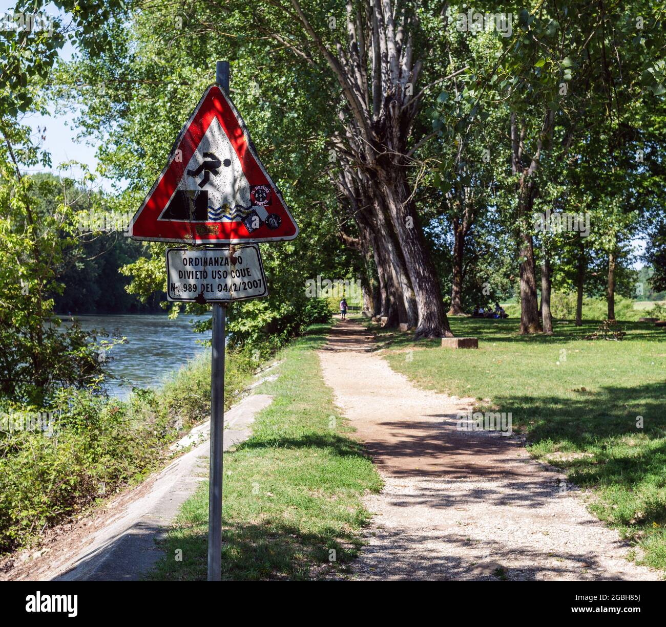 a no bathing sign Stock Photo - Alamy