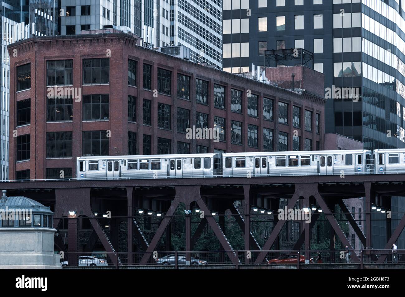 Chicago : October 10, 2018, Train on elevated tracks within buildings ...