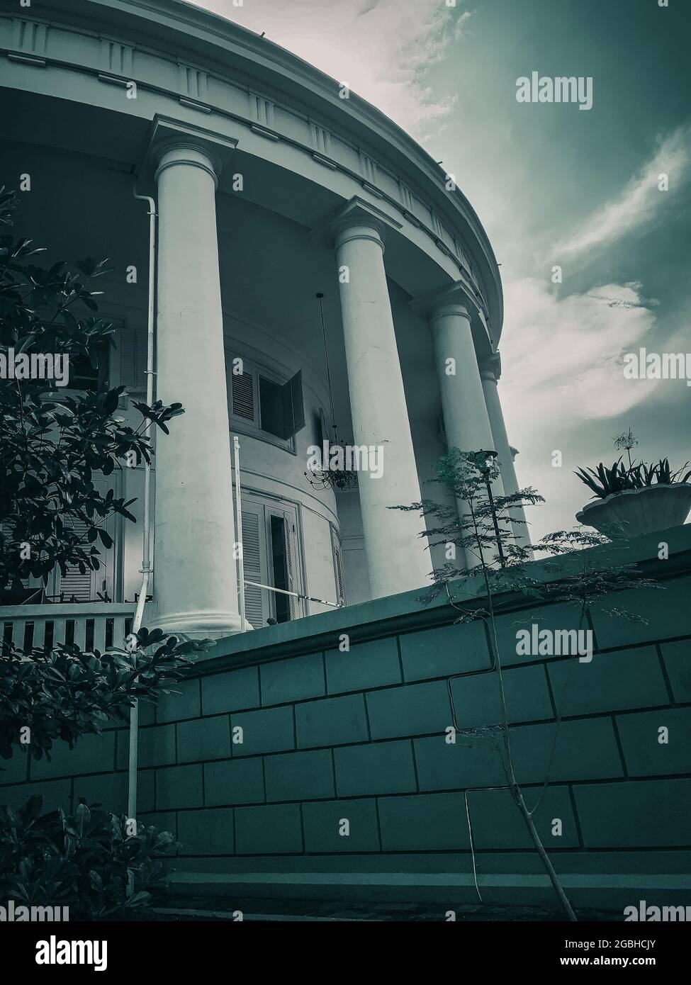 Classical architecture building columns hi-res stock photography and ...