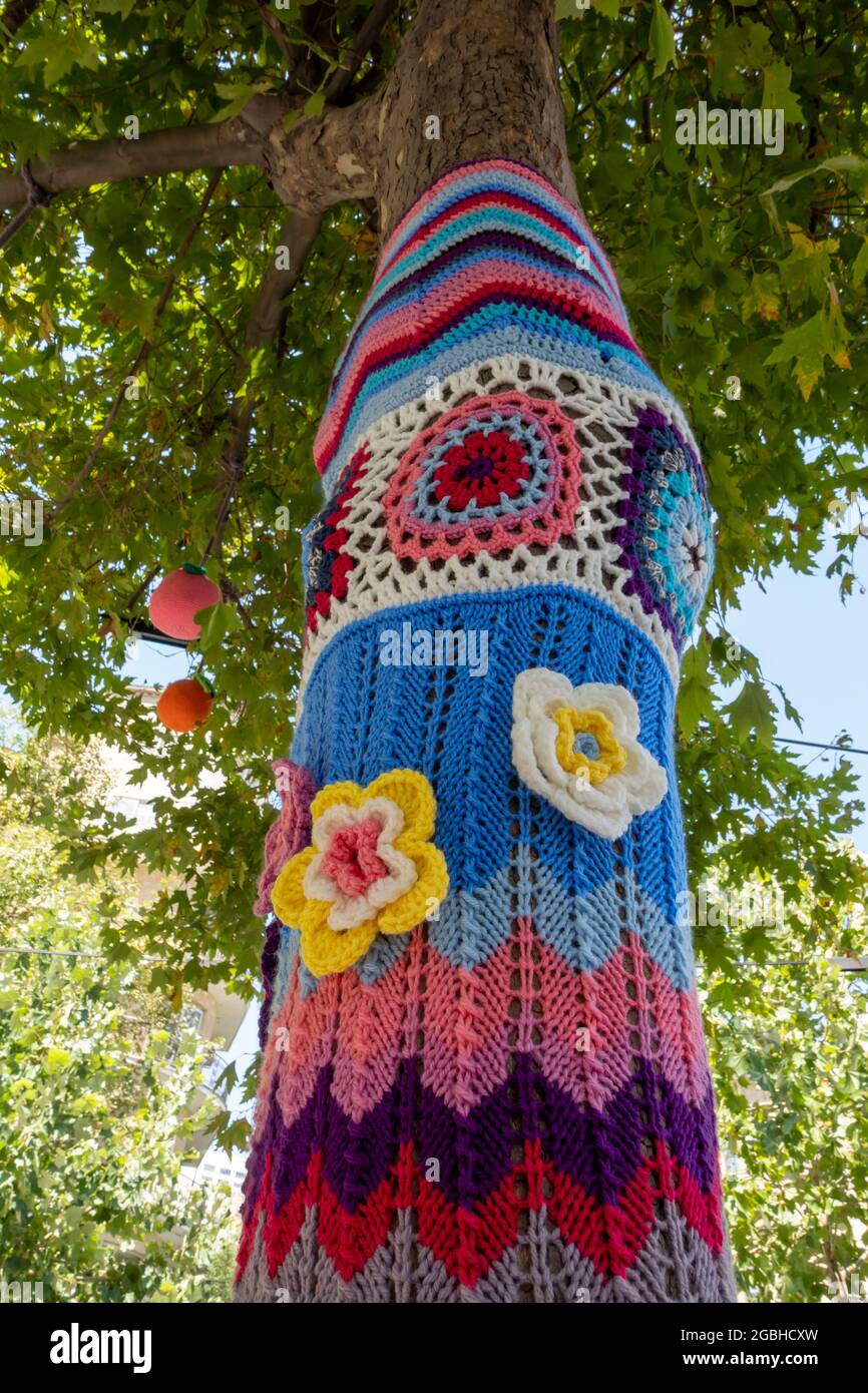 Yarn bombing knitted artwork hi-res stock photography and images - Alamy
