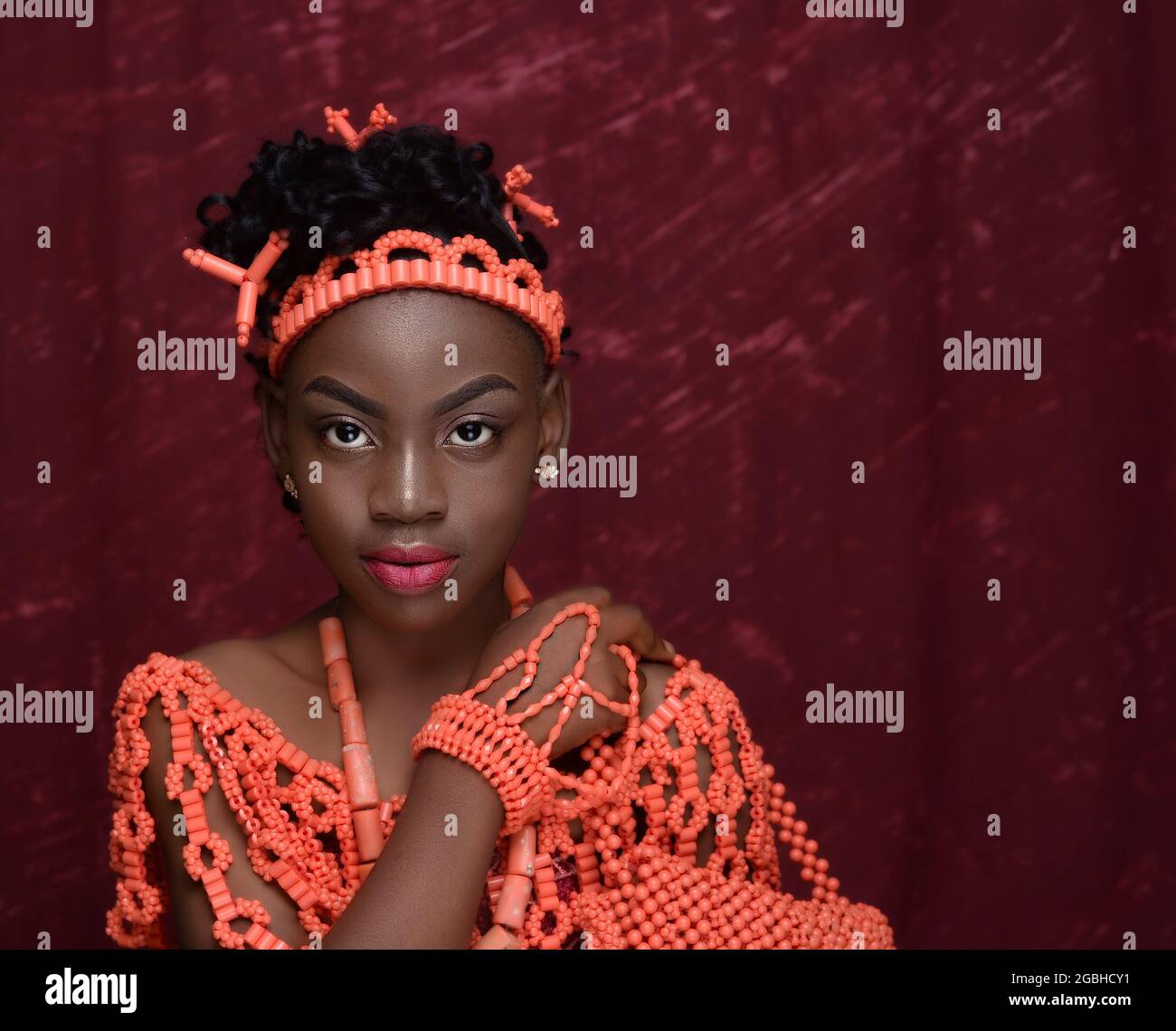 West african outfit hi-res stock photography and images - Alamy